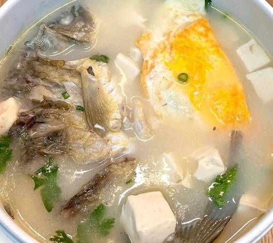 鲤鱼豆腐汤怎么炖不腥_鲤鱼豆腐汤做法步骤-第1张图片-山城妙识