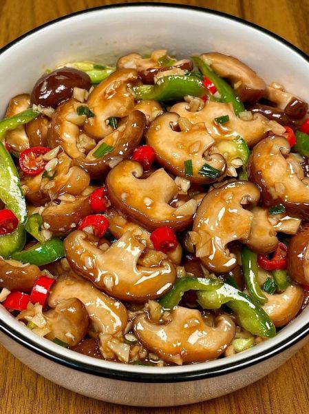 香菇炒肉怎么炒好吃_家常做法步骤-第1张图片-山城妙识