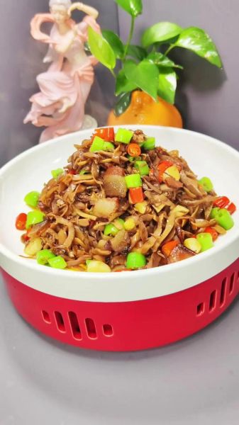 腊肉炒笋干怎么做_腊肉炒笋干需要焯水吗-第2张图片-山城妙识