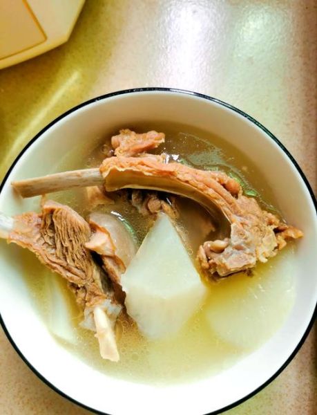 清炖羊肉萝卜汤怎么做_羊肉萝卜汤去膻技巧-第1张图片-山城妙识