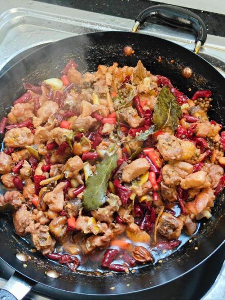 辣子鸡的家常做法窍门_辣子鸡怎么炒才外酥里嫩-第2张图片-山城妙识