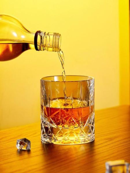 唯美酒杯图片怎么拍_酒杯摄影技巧-第2张图片-山城妙识