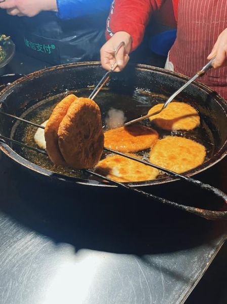 路边摊稀面馅饼怎么做_稀面馅饼为什么软而不破-第1张图片-山城妙识