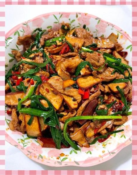 韭菜香干炒肉丝怎么做_韭菜香干炒肉丝热量高吗-第2张图片-山城妙识