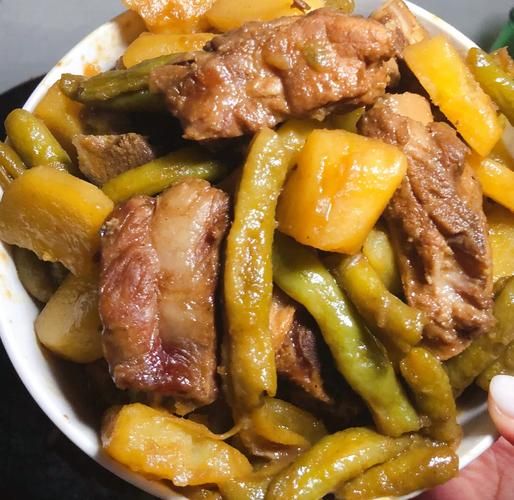 芸豆土豆炖排骨怎么做_芸豆土豆炖排骨要焯水吗-第1张图片-山城妙识