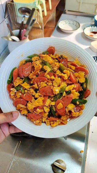 鸡蛋干炒火腿肠怎么做_鸡蛋干炒火腿肠好吃吗-第1张图片-山城妙识