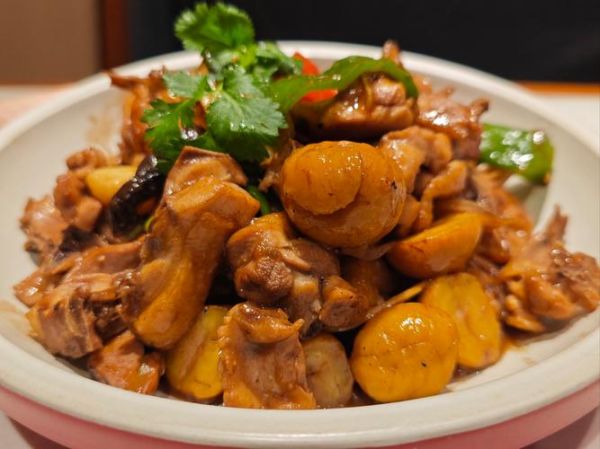 鸡肉炖板栗怎么做_鸡肉炖板栗的家常做法-第2张图片-山城妙识