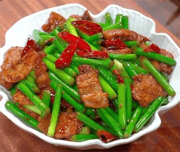 肉炒蒜苔怎么做_蒜苔炒肉先炒哪个-第3张图片-山城妙识