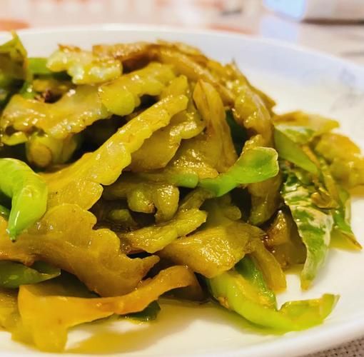青椒炒苦瓜怎么做_苦瓜炒前要不要焯水-第1张图片-山城妙识 青椒炒苦瓜怎么做_苦瓜炒前要不要焯水-第1张图片-山城妙识