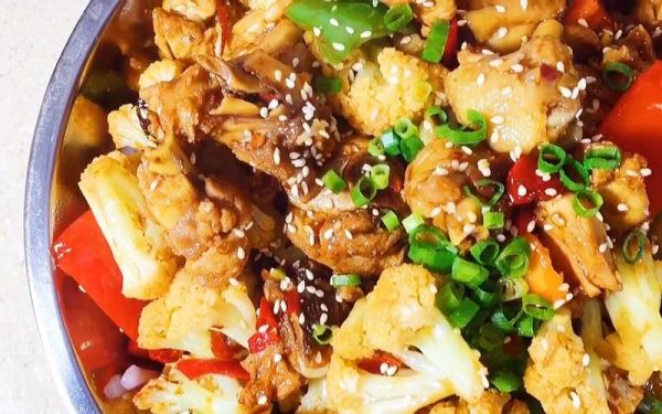 鸡肉炒菜花怎么炒好吃_鸡肉炒菜花热量高吗-第3张图片-山城妙识
