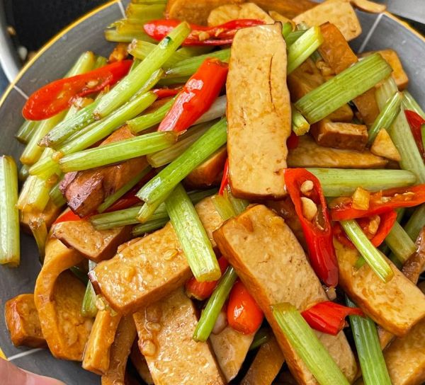 香干炒芹菜降血压吗_香干炒芹菜减肥可以吃吗-第1张图片-山城妙识