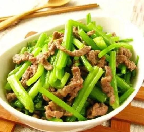 芹菜炒牛肉怎么炒才嫩_芹菜炒牛肉用什么部位-第2张图片-山城妙识