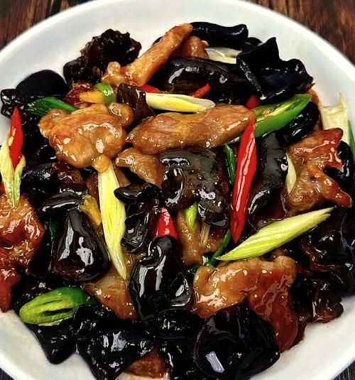黑白木耳炒肉怎么做_黑白木耳炒肉的家常做法-第1张图片-山城妙识