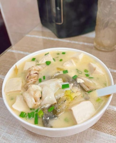 鱼头豆腐汤怎么炖不腥_鱼头豆腐汤的家常做法-第1张图片-山城妙识
