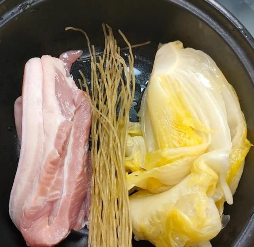 酸菜猪肉炖粉条怎么做_酸菜猪肉炖粉条用哪个部位的肉-第1张图片-山城妙识