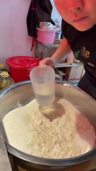 灌饼面怎么和面最好_灌饼和面技巧-第2张图片-山城妙识