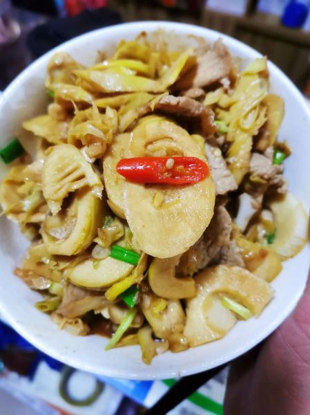 青竹笋炒肉怎么做_青竹笋炒肉的家常做法-第3张图片-山城妙识
