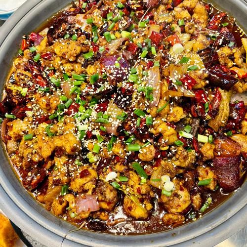 麻辣干锅鸡怎么做_麻辣干锅鸡用什么配菜-第1张图片-山城妙识