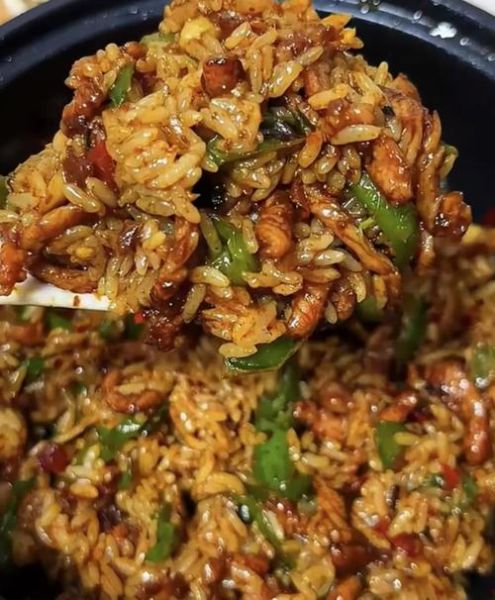 青椒肉丝炒饭怎么做_青椒肉丝炒饭家常做法-第1张图片-山城妙识