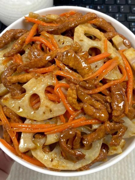藕片怎么炒肉又脆又好吃_藕片炒肉的家常做法-第2张图片-山城妙识