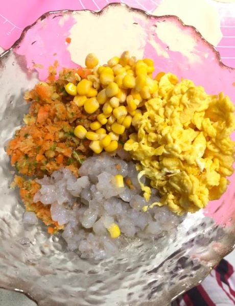 胡萝卜虾仁饺子馅怎么做_胡萝卜虾仁饺子馅怎么调才鲜嫩-第1张图片-山城妙识