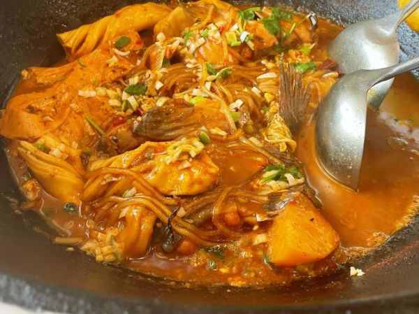 铁锅炖鱼贴饼子怎么做_铁锅炖鱼贴饼子窍门-第3张图片-山城妙识