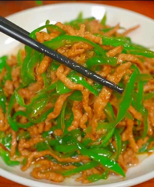 青椒肉丝怎么炒才嫩_青椒肉丝要不要焯水-第1张图片-山城妙识