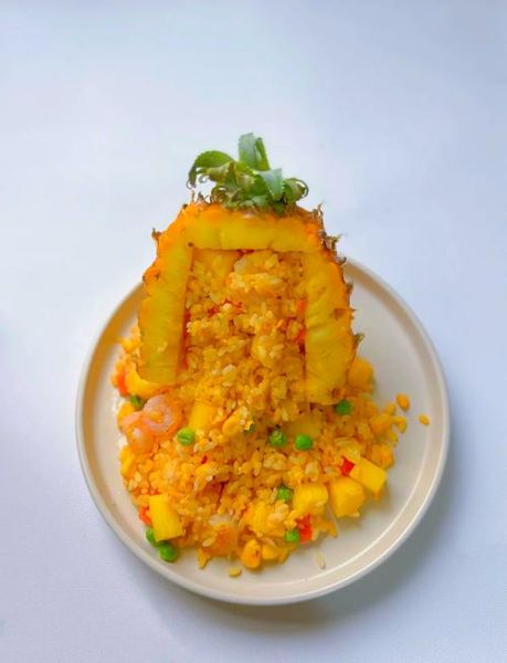 虾仁菠萝炒饭怎么做_菠萝炒饭要不要先炒菠萝-第1张图片-山城妙识
