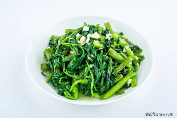 蒜蓉空心菜怎么炒不黑_蒜蓉空心菜焯水几分钟-第3张图片-山城妙识