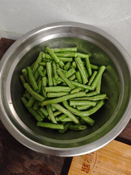 豆角焖面不放肉怎么做_素豆角焖面家常做法-第3张图片-山城妙识