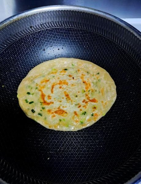 葱花饼怎么做才松软_葱花饼的做法家常步骤-第1张图片-山城妙识