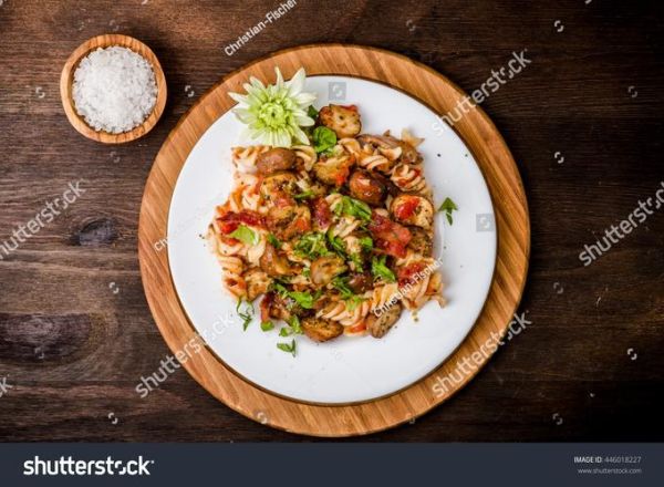 how_to_make_creamy_mushroom_pasta-第2张图片-山城妙识