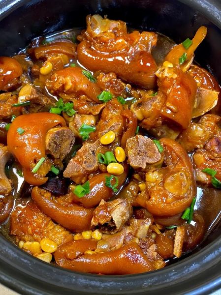 红烧猪蹄炖黄豆怎么做_黄豆需要提前泡多久-第3张图片-山城妙识