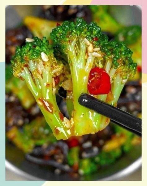 凉拌西兰花木耳怎么做_焯水几分钟才脆绿-第2张图片-山城妙识