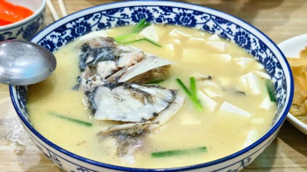 鱼头豆腐汤怎么做好吃又简单_鱼头豆腐汤的家常做法-第2张图片-山城妙识