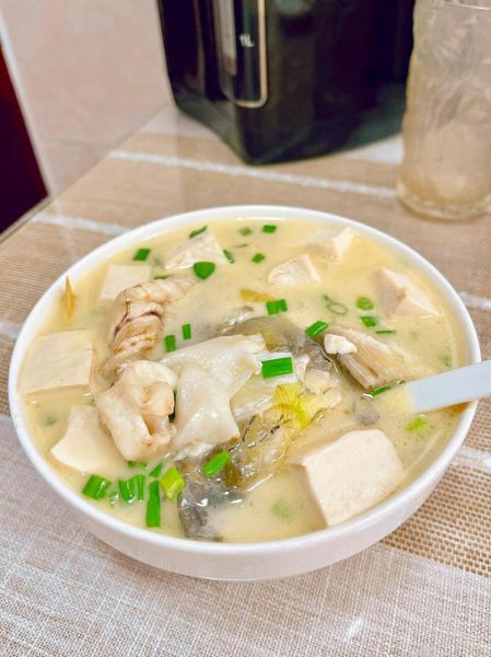 鱼头豆腐汤怎么做好吃又简单_鱼头豆腐汤的家常做法-第1张图片-山城妙识