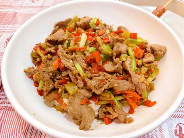 小炒牛肉怎么炒才嫩_小炒牛肉嫩滑窍门-第2张图片-山城妙识 小炒牛肉怎么炒才嫩_小炒牛肉嫩滑窍门-第2张图片-山城妙识