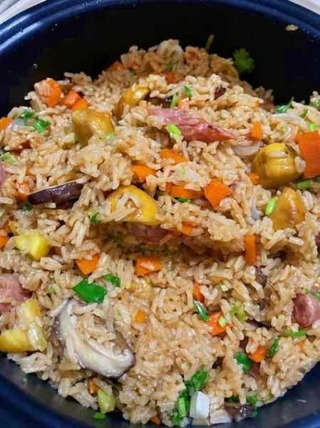 电饭煲煮糯米饭要泡多久_电饭煲糯米饭水米比例-第1张图片-山城妙识