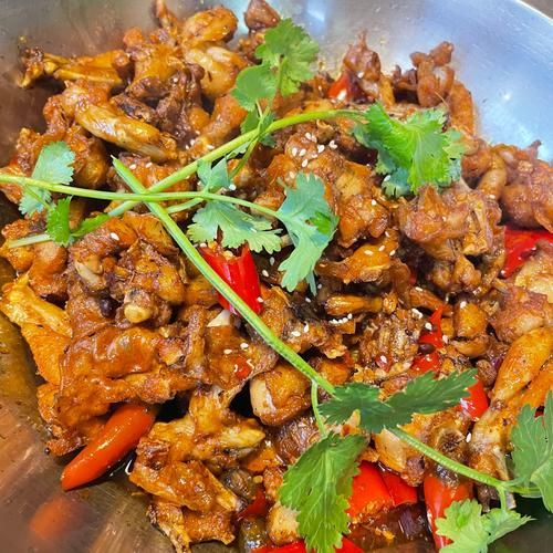 干锅牛蛙怎么做才入味_牛蛙焯水还是直接炒-第1张图片-山城妙识 干锅牛蛙怎么做才入味_牛蛙焯水还是直接炒-第1张图片-山城妙识