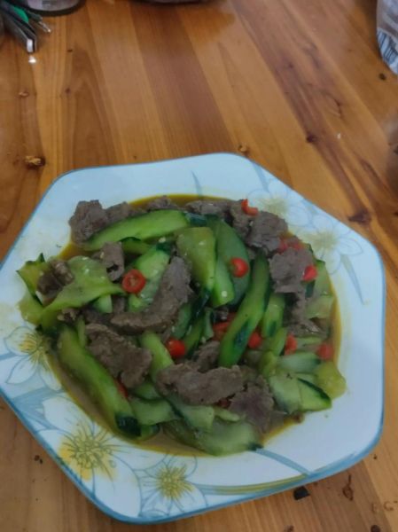 青瓜炒肉广东做法_青瓜炒肉先炒肉还是先炒青瓜-第3张图片-山城妙识