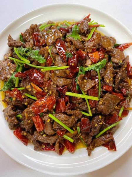 辣椒炒牛肉怎么炒好吃_牛肉嫩滑不柴的秘诀-第2张图片-山城妙识