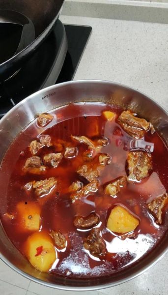 红烧牛肉怎么做才软烂入味_家常红烧牛肉的做法视频-第3张图片-山城妙识
