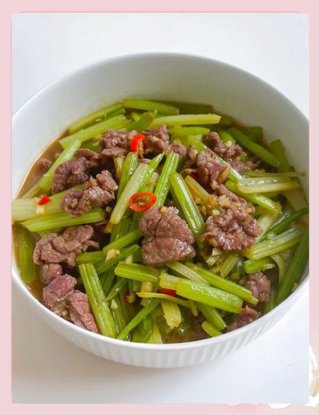 肉炒芹菜怎么炒才嫩_芹菜炒肉要不要焯水-第1张图片-山城妙识