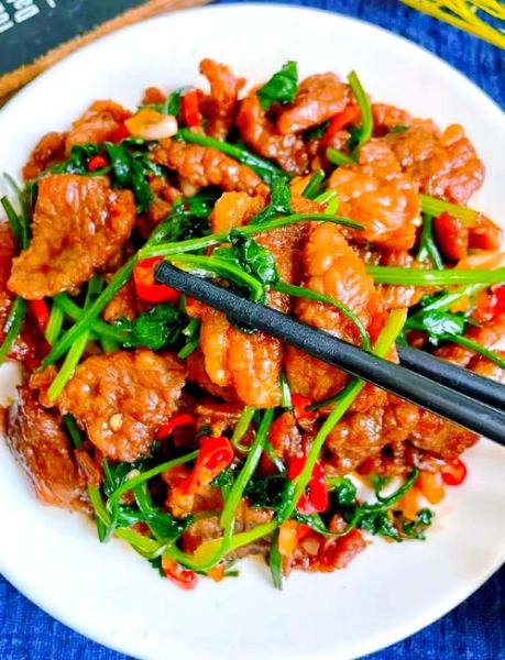 牛肉炒香菜怎么做_牛肉炒香菜用哪个部位-第1张图片-山城妙识