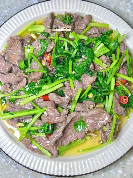 牛肉炒香菜怎么做_牛肉炒香菜用哪个部位-第3张图片-山城妙识
