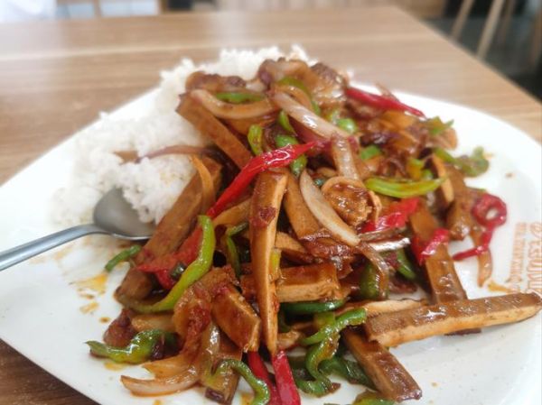 香干回锅肉盖码饭怎么做_香干回锅肉盖码饭热量高吗-第1张图片-山城妙识