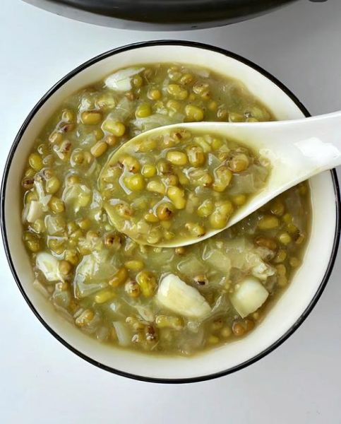 绿豆配什么熬粥最好_绿豆粥加什么食材更营养-第1张图片-山城妙识