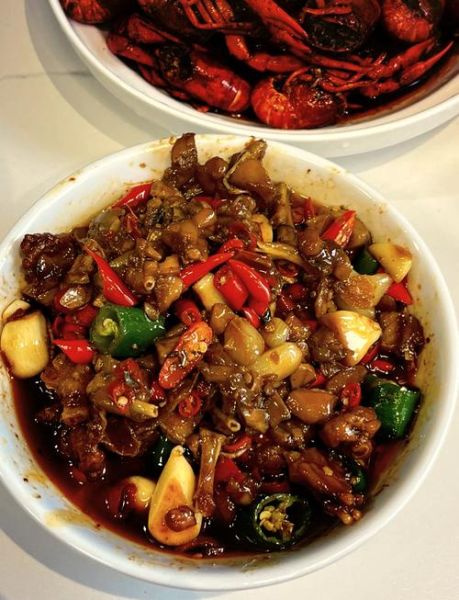 湘菜爆炒牛蛙怎么做_爆炒牛蛙要焯水吗-第1张图片-山城妙识
