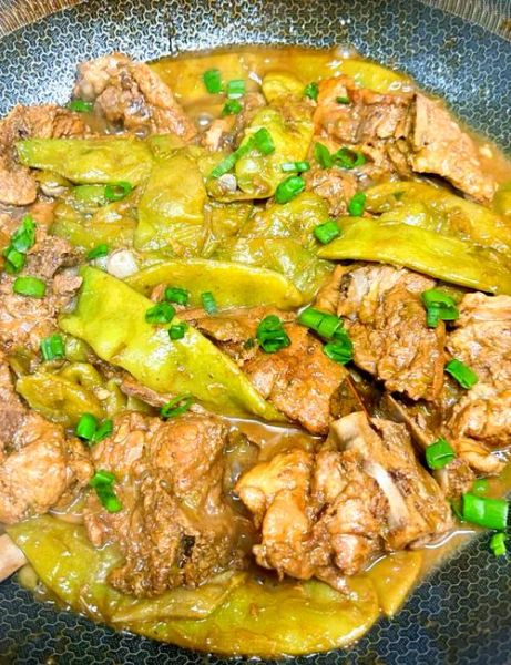 铁锅排骨炖豆角怎么做_铁锅炖豆角排骨的家常做法-第1张图片-山城妙识 铁锅排骨炖豆角怎么做_铁锅炖豆角排骨的家常做法-第1张图片-山城妙识