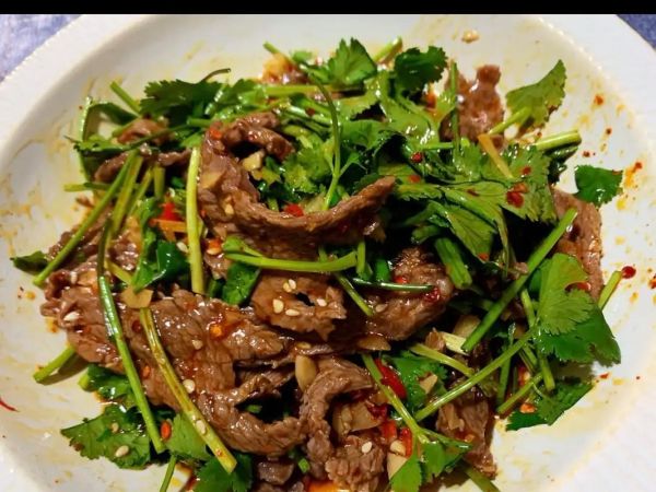 凉拌香菜牛肉怎么做_香菜牛肉凉拌需要焯水吗-第2张图片-山城妙识 凉拌香菜牛肉怎么做_香菜牛肉凉拌需要焯水吗-第2张图片-山城妙识